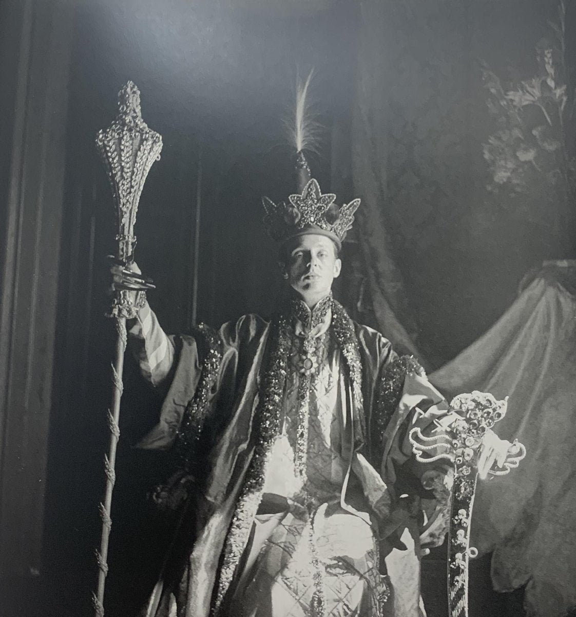 Cecil Beaton - Baron Alexis, print in colors - FineArt Vendor