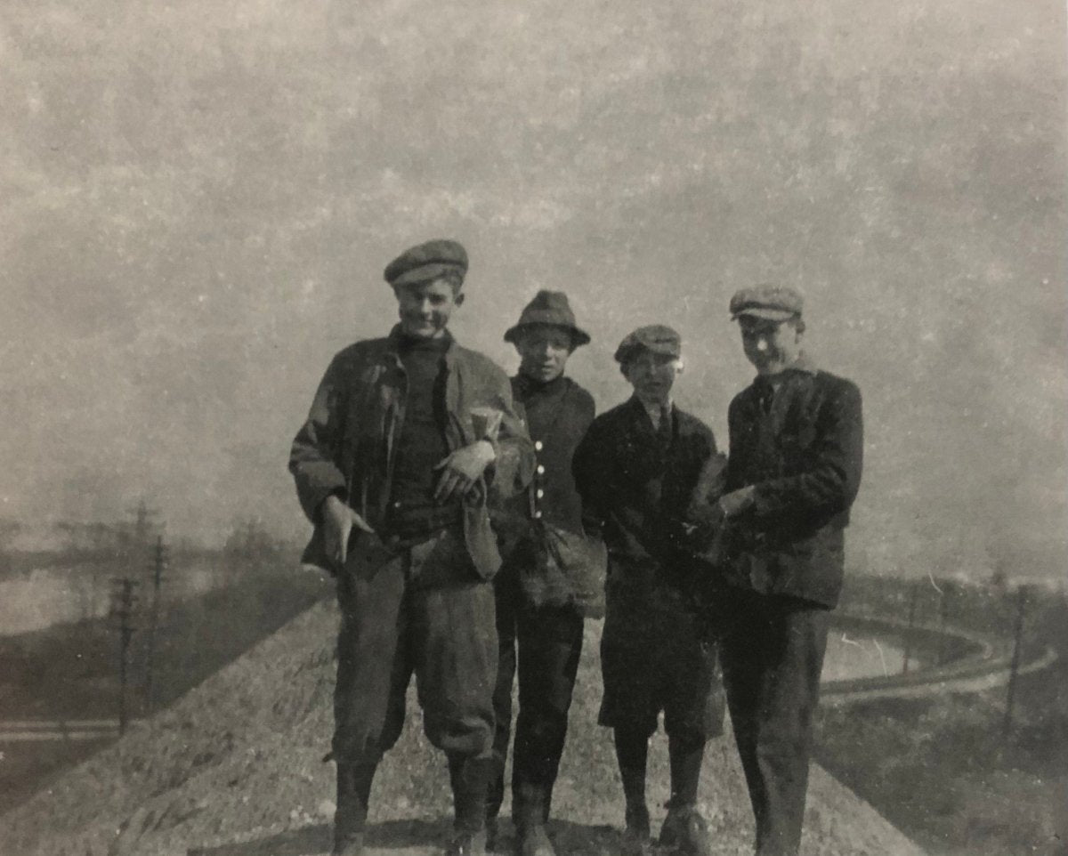 Ernest Hemingway (With Boyhood Friends) print in colors - FineArt Vendor