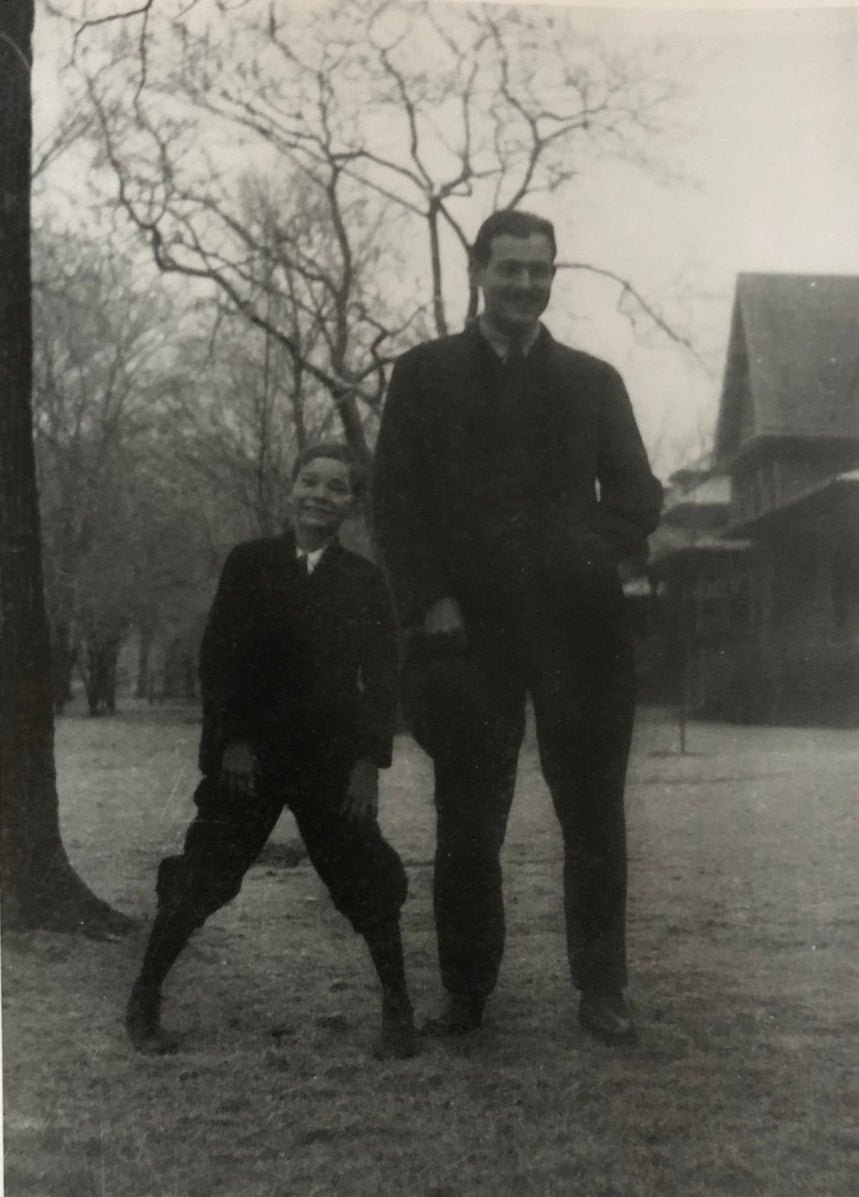 Ernest Hemingway (With Leicester) print in colors - FineArt Vendor