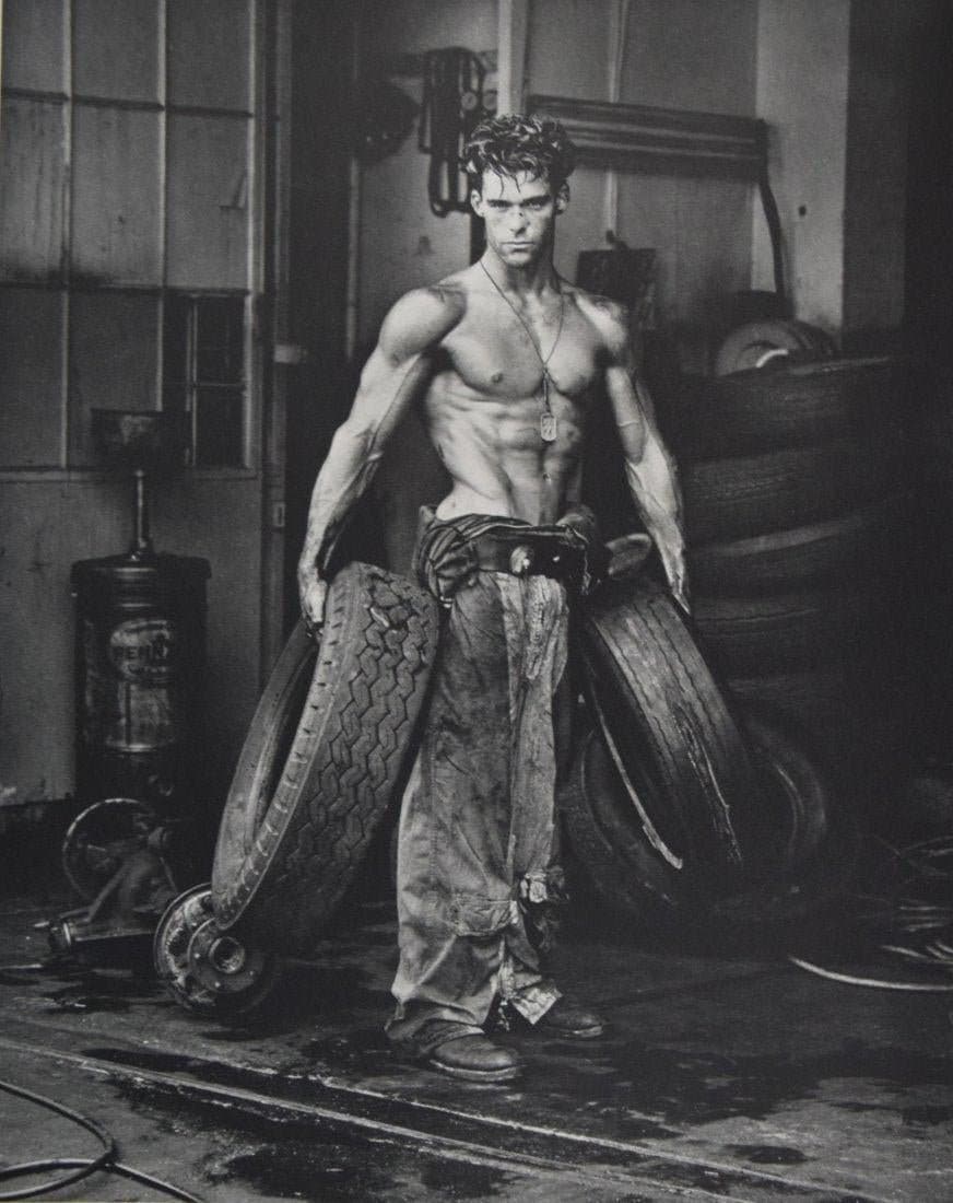 Herb Ritts - Fred with Tyres Gravure - FineArt Vendor